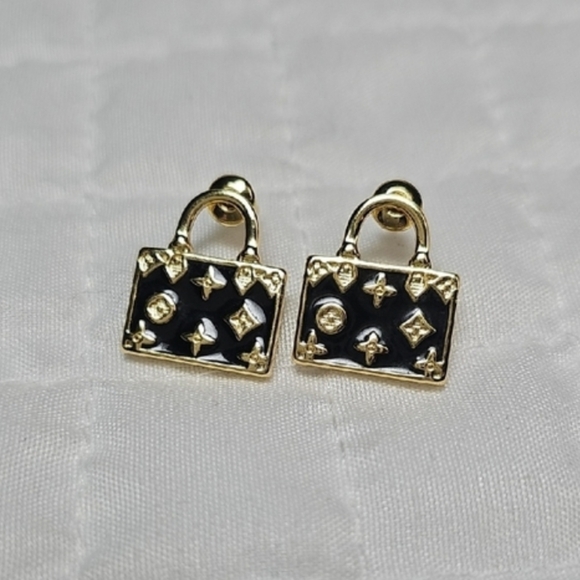 Louis Vuitton | Jewelry | Auth Louis Vuitton Gold And Black Logo Stud ...